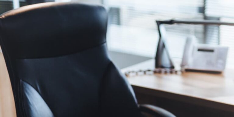 How to handle an employee's unauthorised absence from work - Graphite HRM